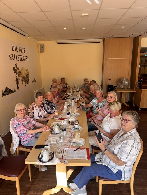 Newsroom - News | Seniorentreff mit Handyschulung